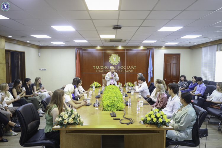 Tọa đàm giới thiệu văn hóa Việt Nam, tiếng Việt và hệ thống pháp luật Việt Nam